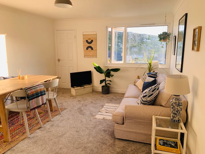Lovely 2 Bed Flat With A Sea View, Next To Beach. - Porthtowan