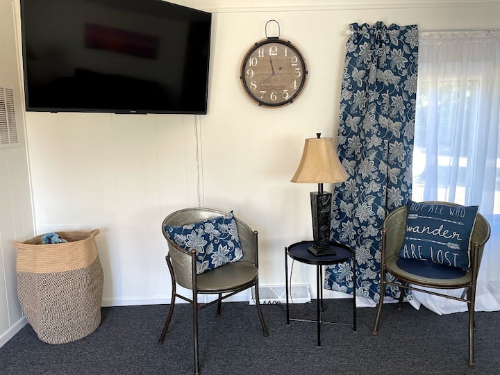 Sunny Lane Cottage - Walk  To Castle Rock Lake! - Wisconsin