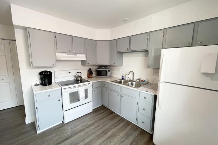 Bright, Comfortable Apartment Near Downtown - Kalispell, MT