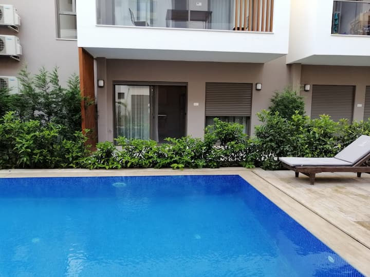 ÇEşme Güvenlikli Sitede Havuzbaşı Daire 1+1 - Alaçatı