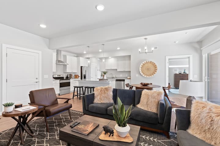 Chic Bozeman Getaway - Mins From Downtown - Bozeman, MT