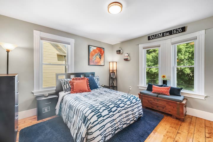 Stylish 1-bed, Free Parking, Steps From Downtown - Salem