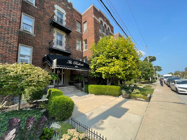 Vera's Suite - Charming Renovated One Bedroom. - Windsor