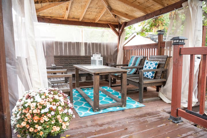 Your Getaway! Walk To Falls - Comfortable 3br, 2ba - Niagara Falls