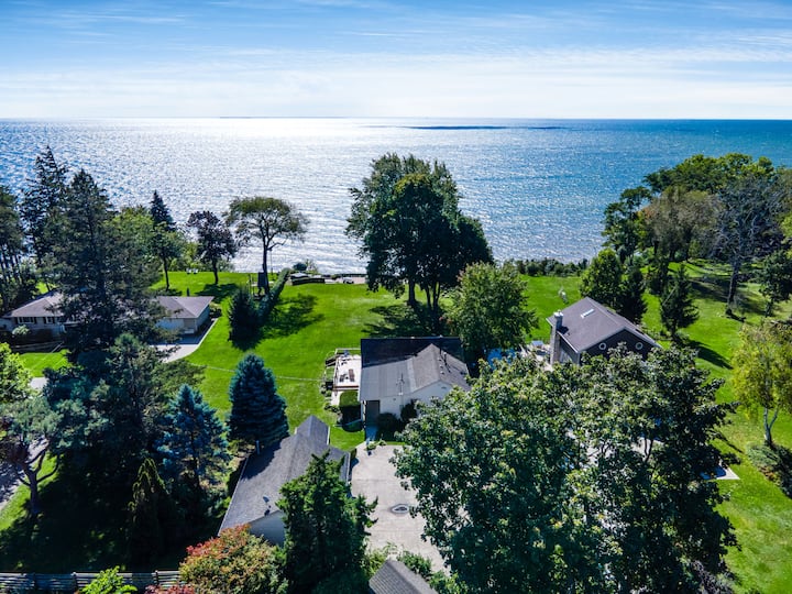 Serenity On The Bluff ~ Lakefront Home - Kingsville