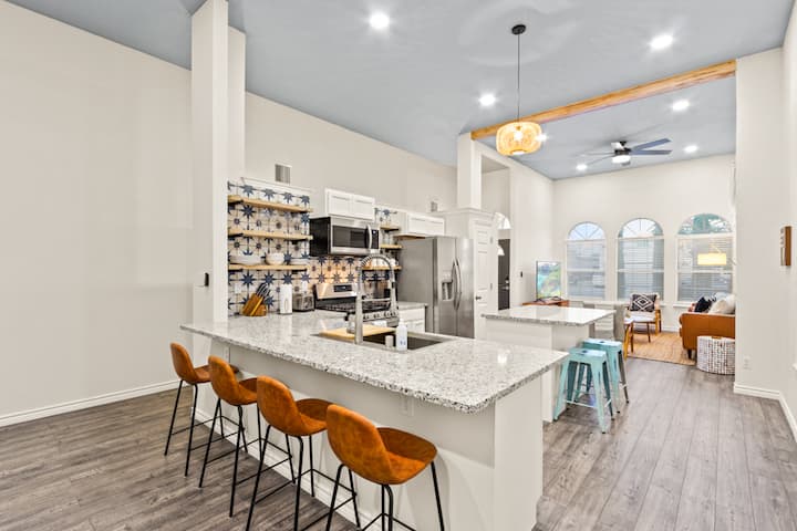 Peaceful Desert Getaway - 4 Bedrooms/5 Beds - El Paso, TX