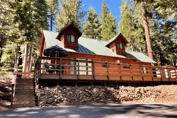 Beautiful Renovated 3 Bedroom Cabin In Tahoe Park - Tahoe City, CA