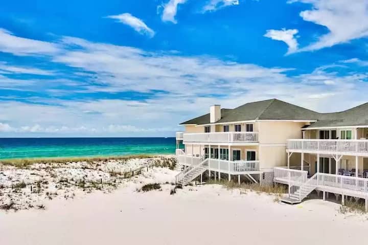 Beachside Bliss Beachfront, Beach Service, Sleeps6 - Destin, FL