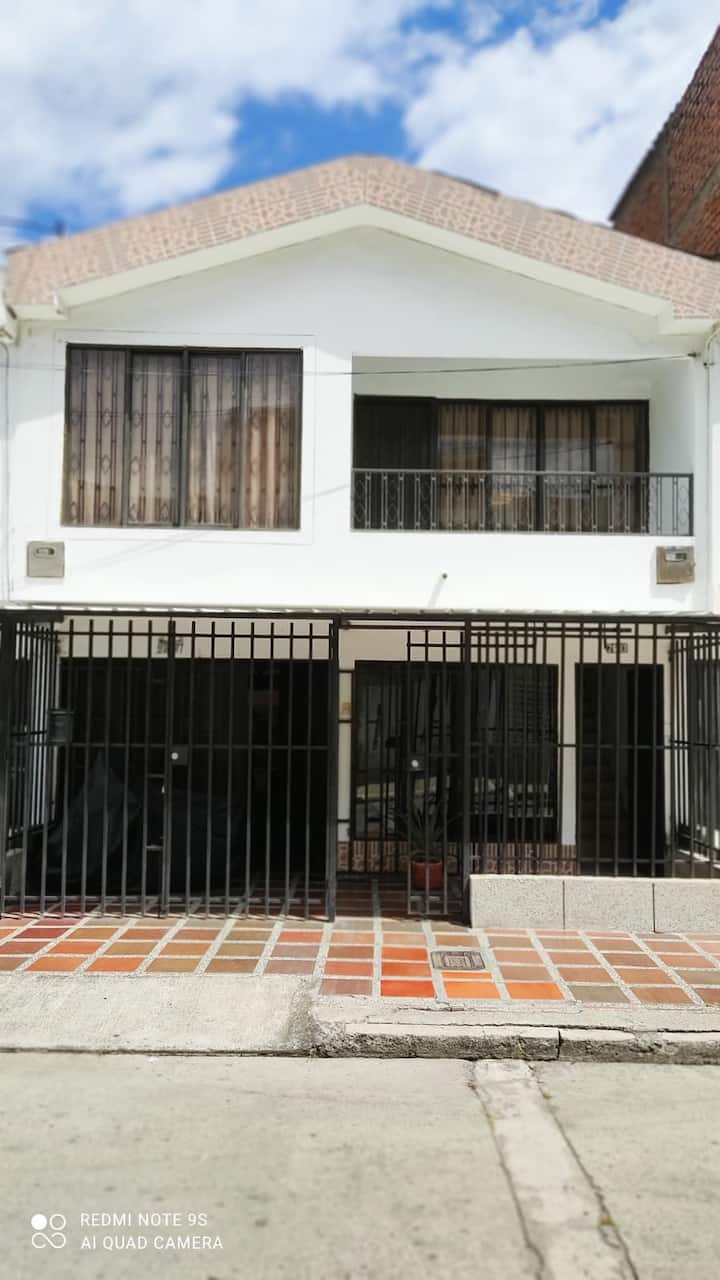 Agradable Casa En Zona Residencial, Amoblada - Palmira