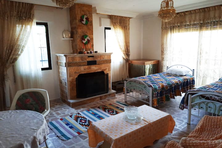 Adorable Guest House With An Indoor Fireplace - Jordan