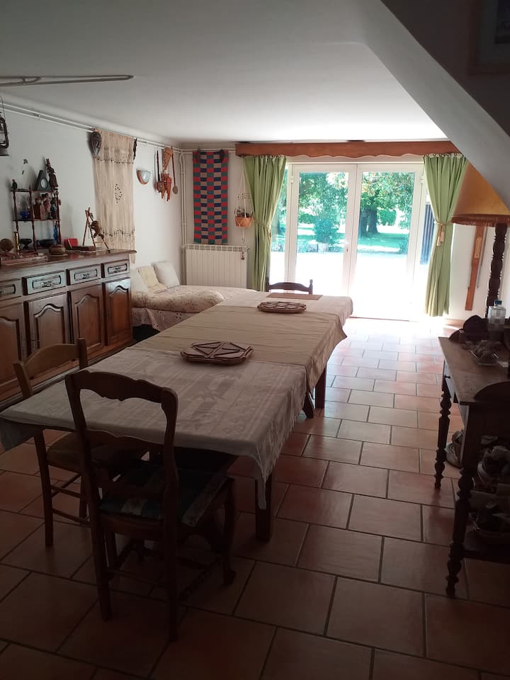 Grande Chambre En Rez-de-chaussée, Parking Gratuit - Salon-de-Provence