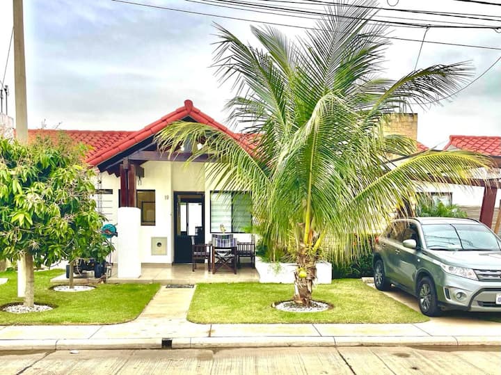 Linda Casa En Condominio Privado - Bolivia