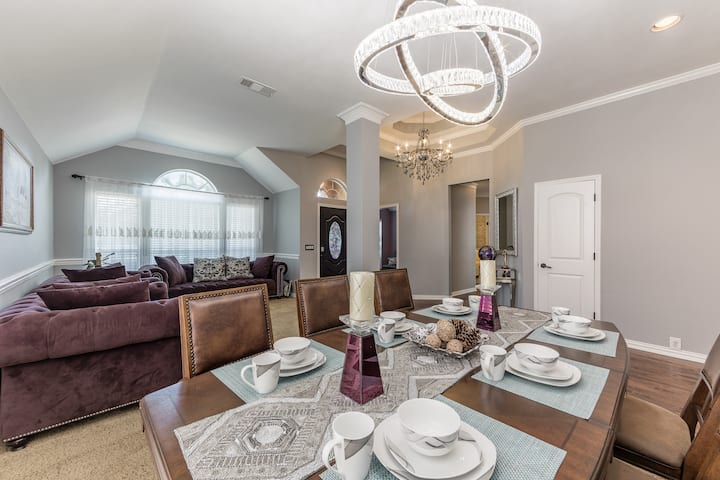 Gorgeous Spacious Safe & Quiet Home Frisco! - Frisco, TX