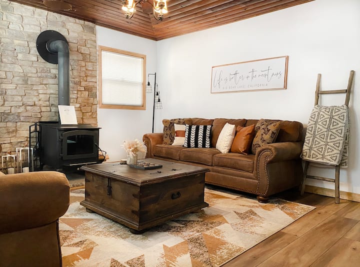 Cozy Cabin Near Zoo, Trails, Shuttles, Slopes - Big Bear Lake, CA