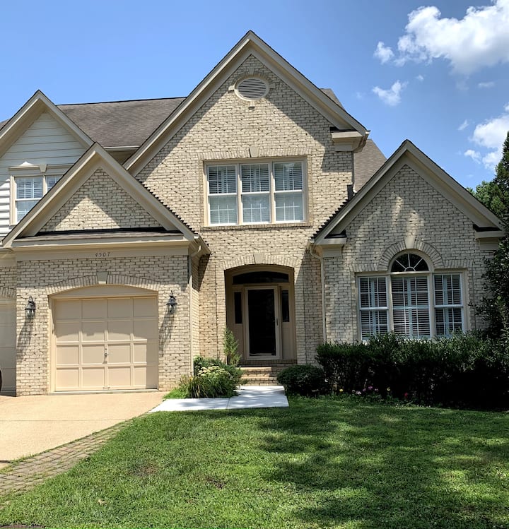 Fabulous Fairfax Flat - Fairfax, VA