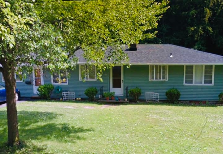 University Area Studio Apartment - Syracuse, NY