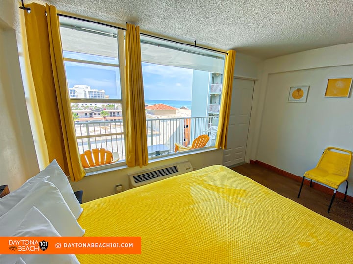 Beachfront Studio, Perfect For Events & Getaways - Ormond Beach, FL