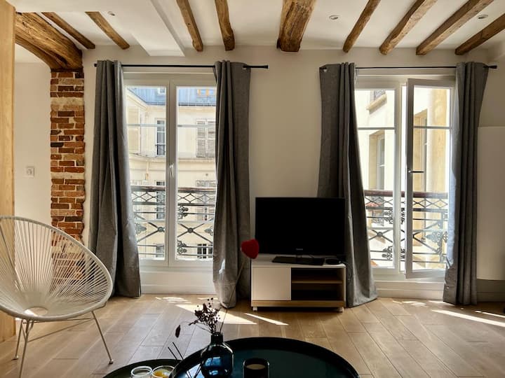 Appartement De Charme En Plein Cœur De Paris -