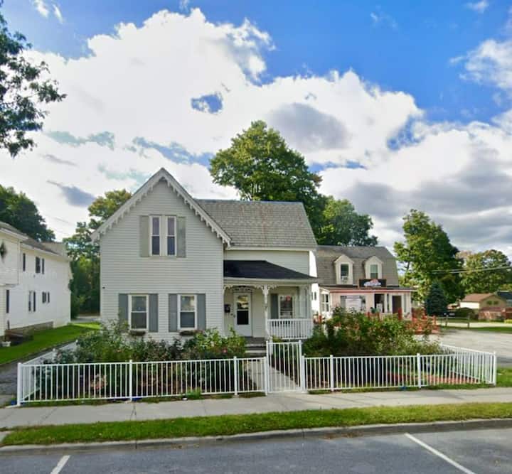 Comfortable 2 Bedroom Home In Center Of Town. - Bennington, VT