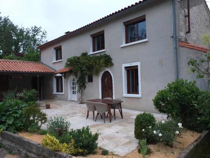 Chambre D'hôte Calme Et Dépaysante Avec Piscine - La Chataigneraie