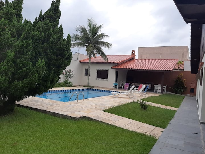 Casa De 5 Quartos Com Piscina A 50 Metros Da Praia - Peruíbe