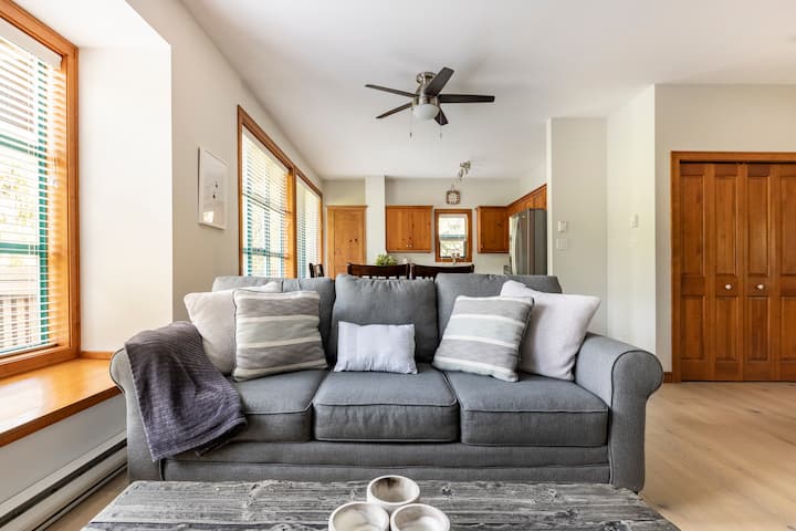 Family Townhouse Near Whistler’s Lost Lake /Ski-in - Whistler