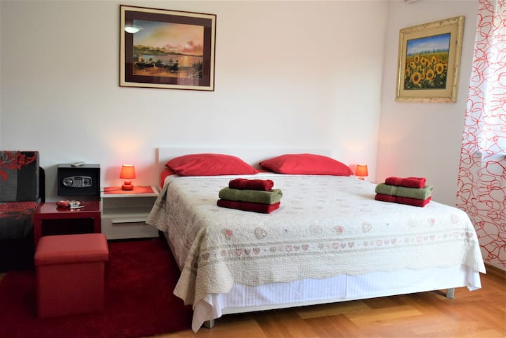 Studio Apartment With Balcony - Cres