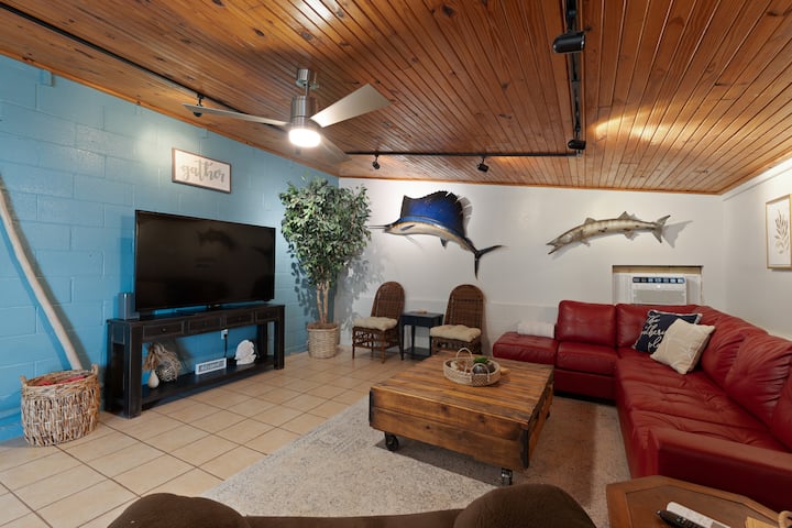 Get "Off The Hook" Walking Distance To Marina - Port Mansfield, TX