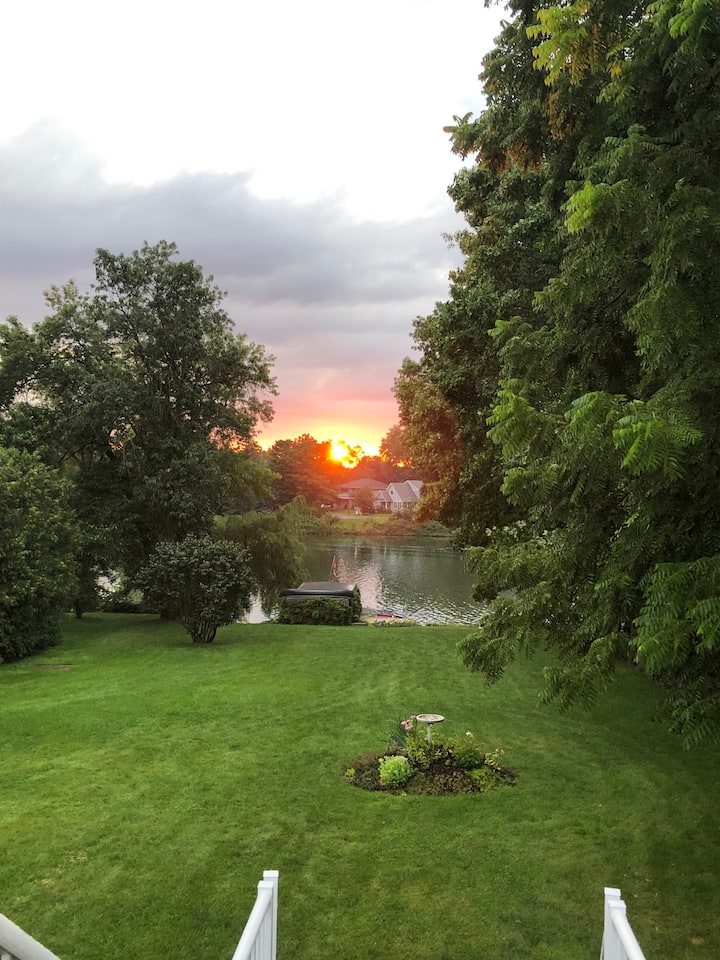 Beautiful Waterfront Home On Trent Canal - Peterborough