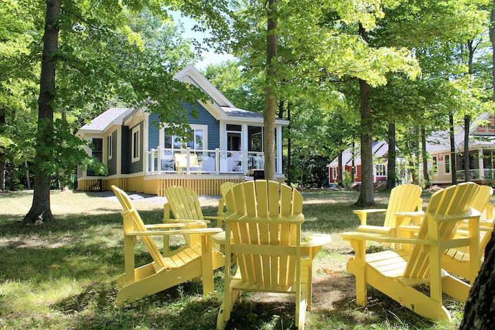 Prime Waterfront Cottage On Sandbanks Area Resort - Prince Edward