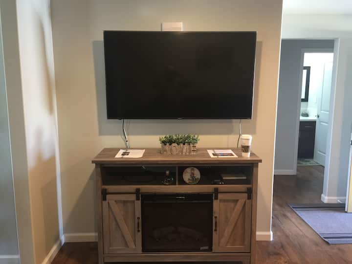 Modern Cozy Main House Between Ceres & Modesto - Modesto, CA