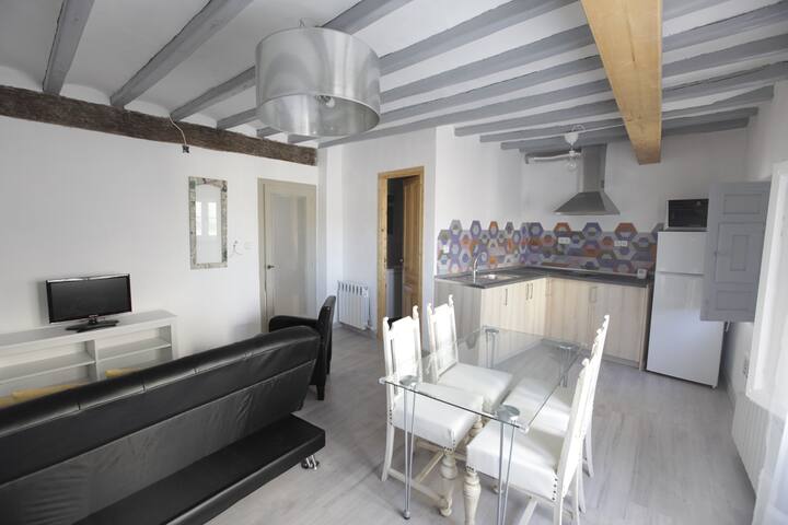 Retro House Vintage 200 Years Adapted 21th Century - Calatayud