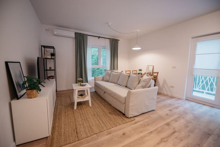 Garden View Apartment With Balcony - Giarmata