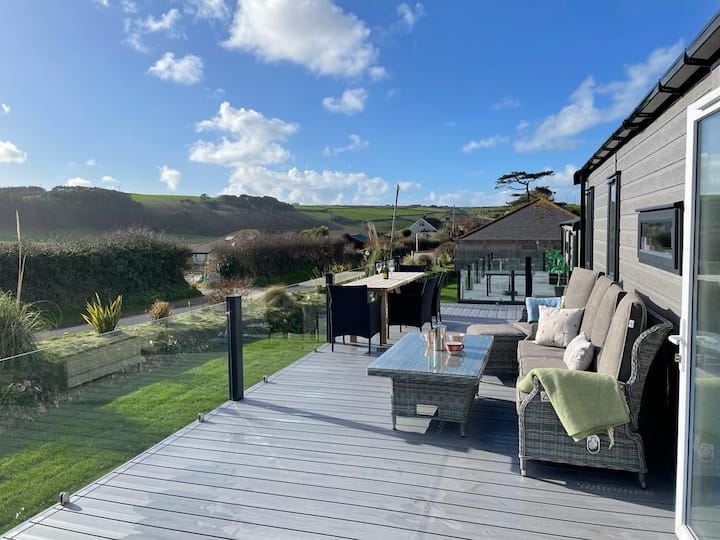 Gwenan, Quiet Luxury Lodge Near Mawgan Porth Beach - Cornwall