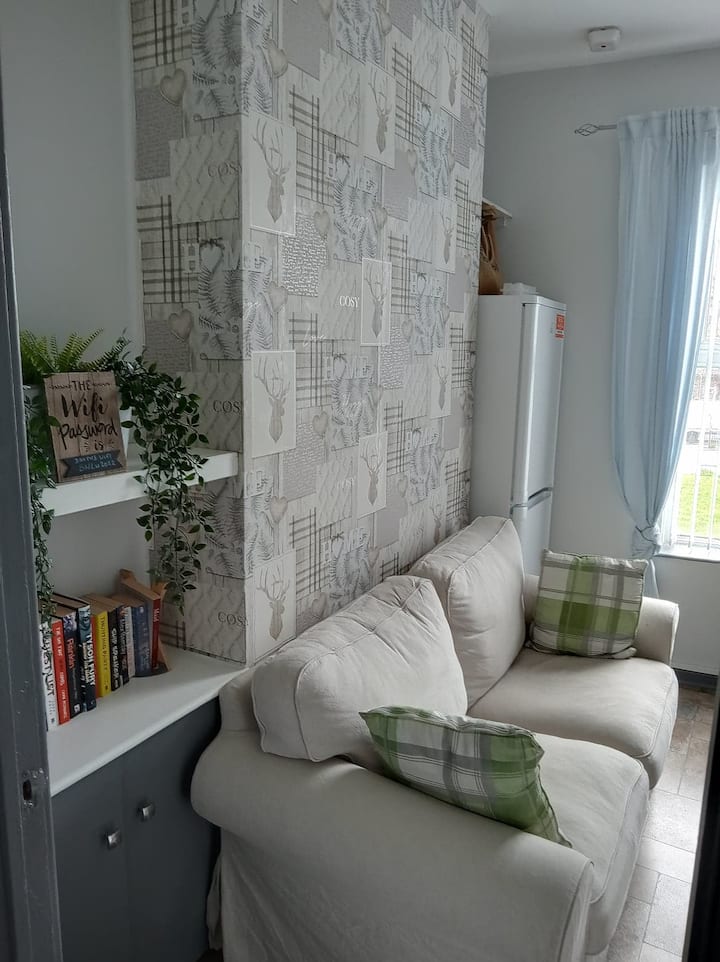 Apt 1, 1 Bedroom Self Contained Flat, Holt Rd - Liverpool