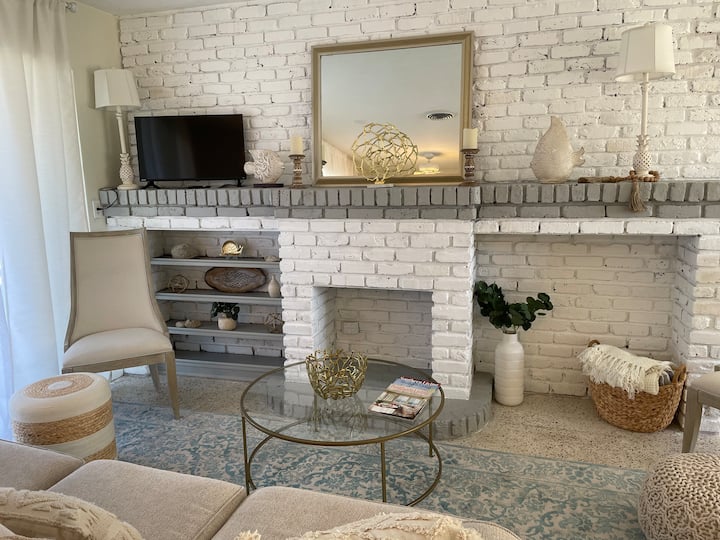 Cheerful 3-bedroom 2-bath House! - Pembroke Pines, FL