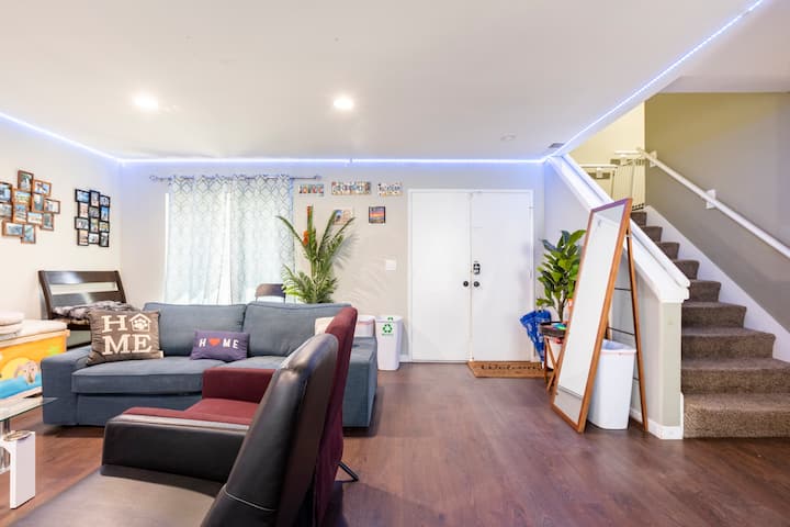 Modern Room W/ Pullout Couch - No Cleaning Fee! - San Diego, CA