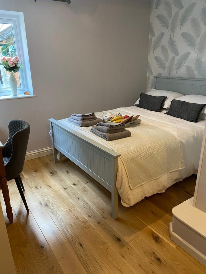Welcoming Double En-suite Room In Oxfordshire - Witney