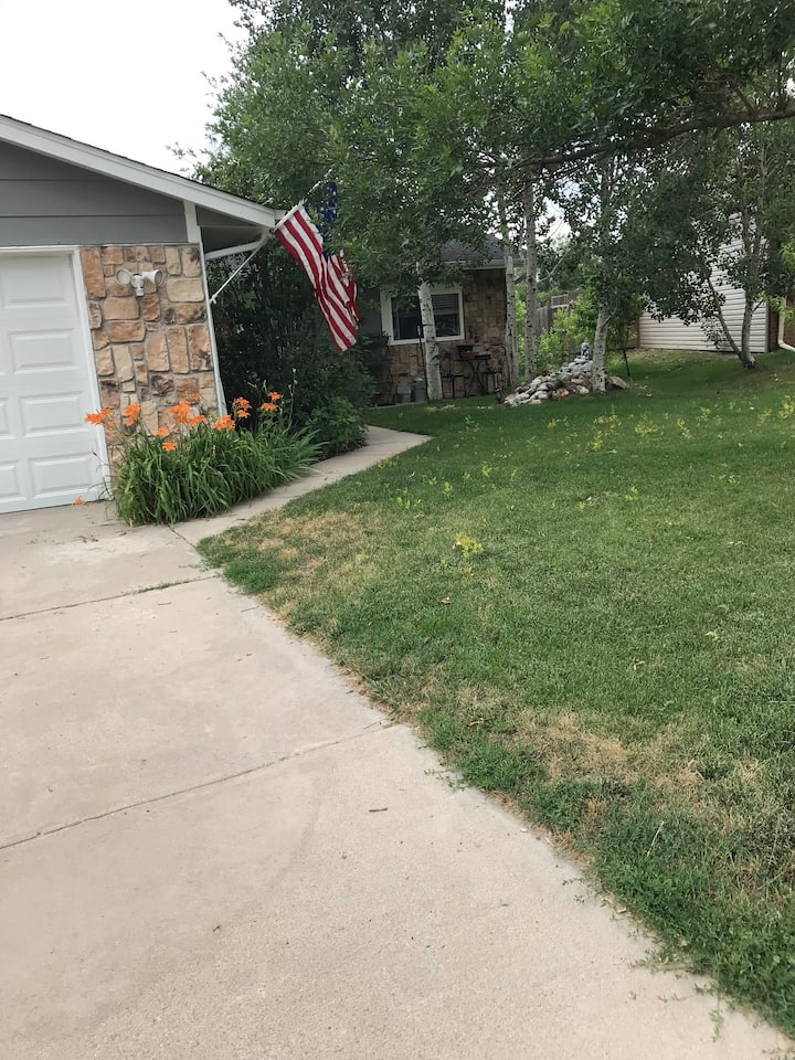 Cozy 2 Bedroom 1 Bath Cottage - Cheyenne, WY