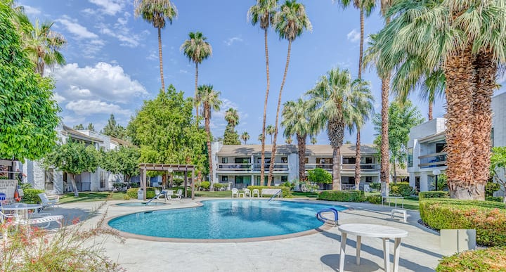 South Palm Springs Resort-style Getaway - Palm Springs