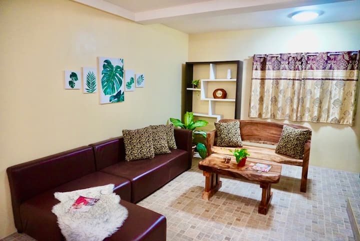 Cozy Beachfront House Ground Floor For 10 Pax - 라 유니언