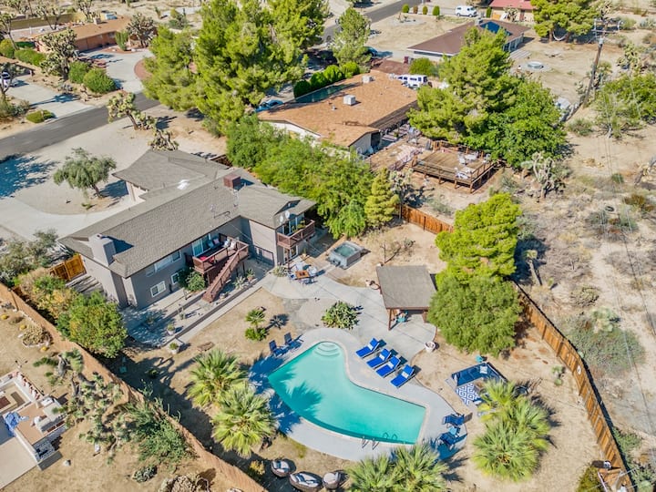 Indigo Sky Oasis: Pool, Spa, Stargazing & Firepit - Yucca Valley, CA