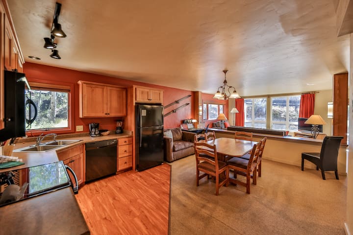 Pvt Hot Tub, 2 Br, Sleeps 7, Wifi, Ski In-out 106 - Granby, CO