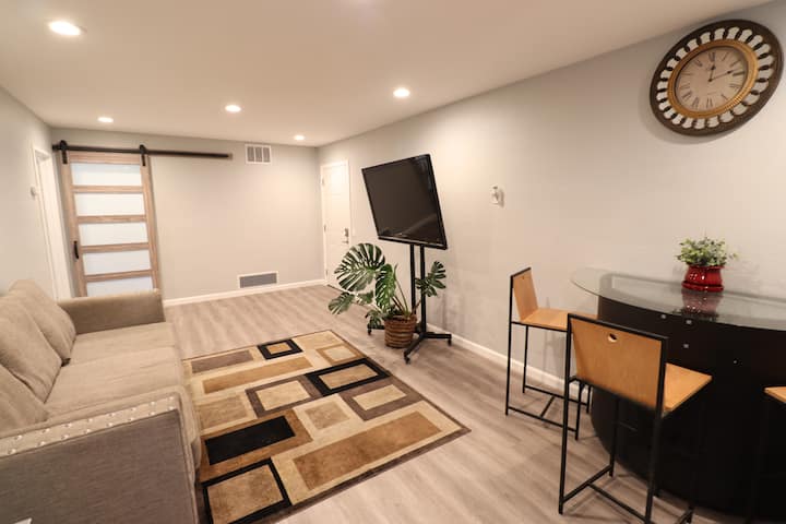 Spacious, Lake Merritt Area, Condo Style Apartment - Oakland