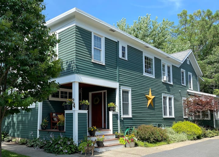 4 Bdrm. Walk To Downtown, Spac & Track. - Saratoga Springs, NY