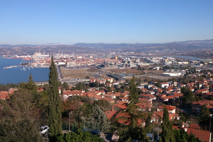 Apartment With 3 Rooms In Koper - Koper