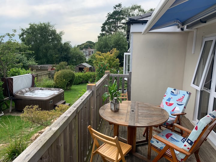 Hot Tub At "Chuffers" In The Heart Of Purbeck - Swanage