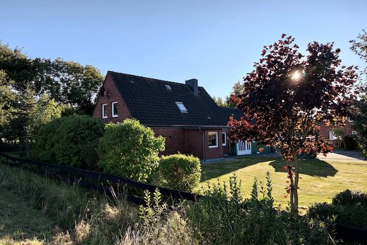 Ferienhaus Mit Großem Garten Direkt An Der Nordsee - Vollerwiek