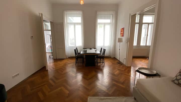 Zentraler Stilaltbau Mit Balkon 72m2 - Vienna
