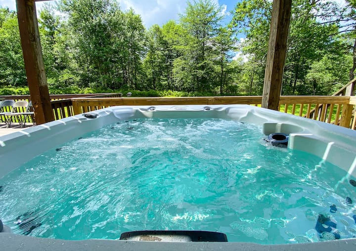Secluded 5br Home~outdoor Hot Tub - Pocono Lake, PA